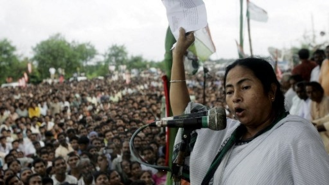 Mamata Banerjee poised to honour Singur promise tomorrow