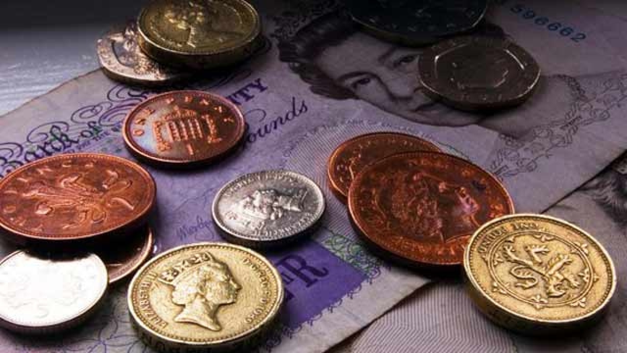 Pound slumps to 31-year low versus dollar