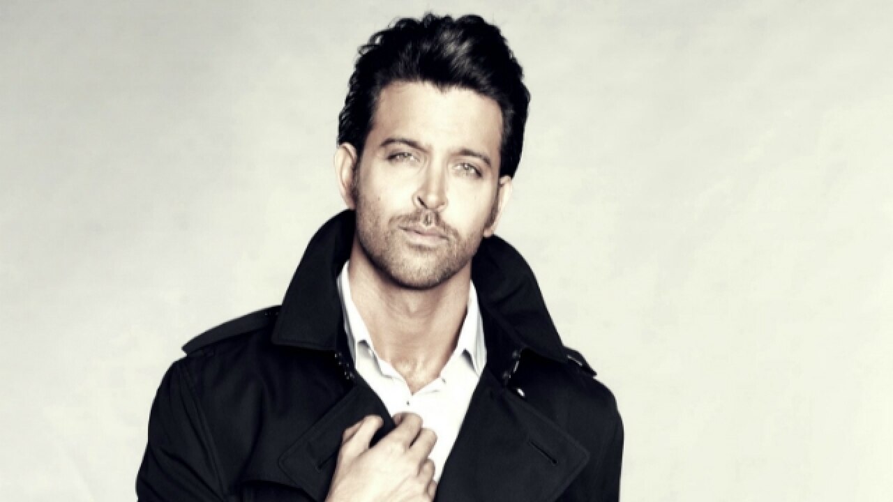See Picture: Looks who's giving Hrithik Roshan a cuddle therapy!