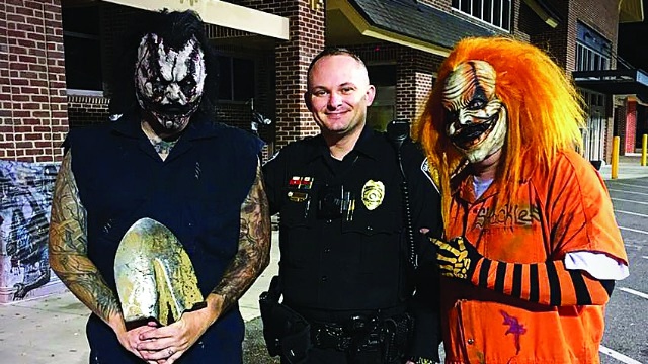 US Cop's kindness to teen makes him internet sensation