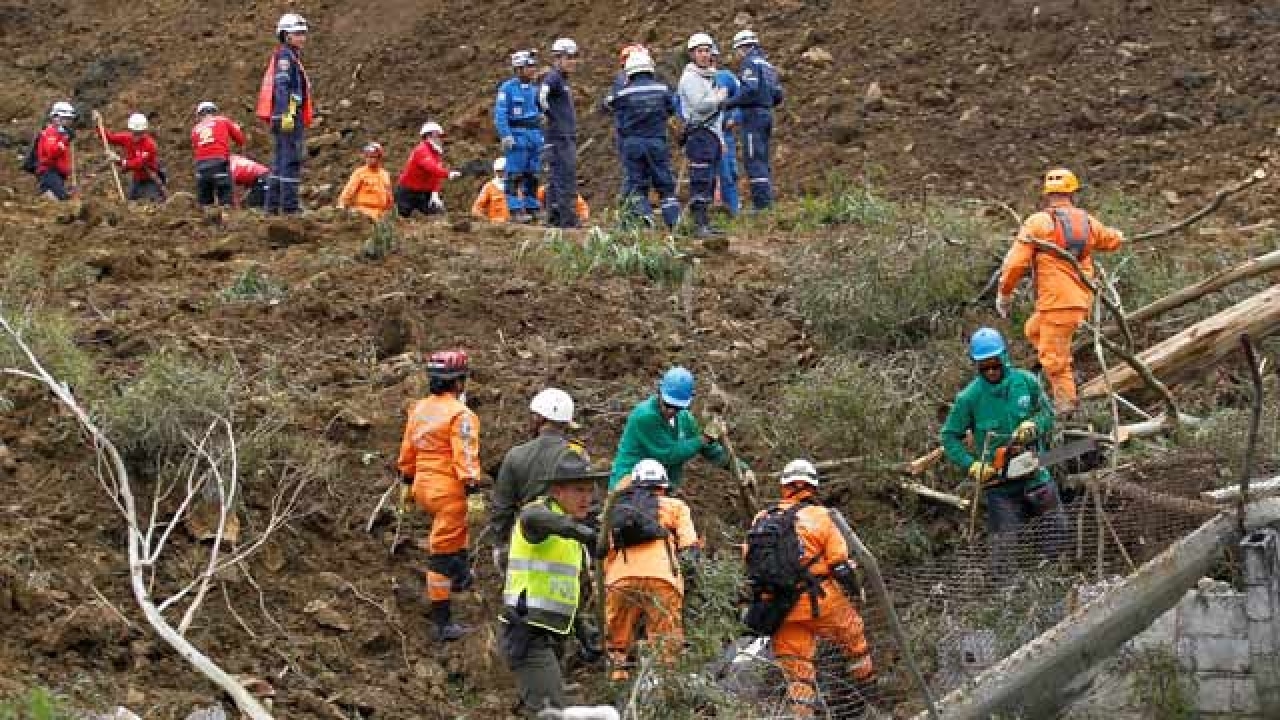 Mudslide kills at least seven on Colombian highway