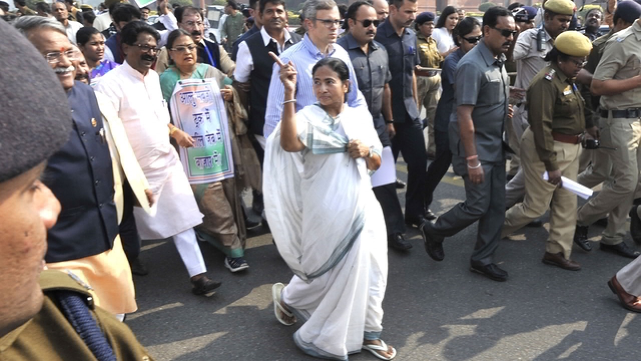 Demonetization : Mamata Banerjee asks President Mukherjee to prevent ...