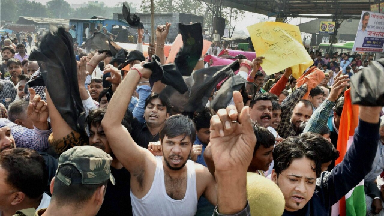 Demonetization: Protest at Arvind Kejriwal's rally at Azadpur Mandi