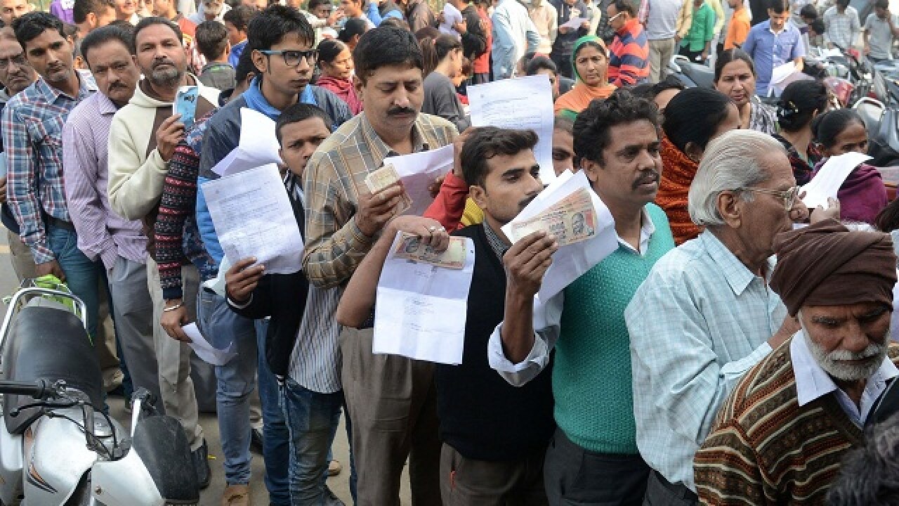 Demonetization | There are difficulties, long queues outside banks a ...