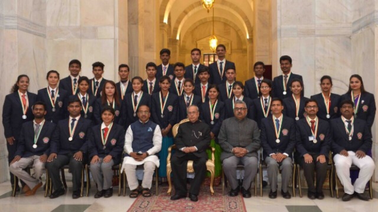 President Mukherjee hands out Indira Gandhi National Service Scheme Awards