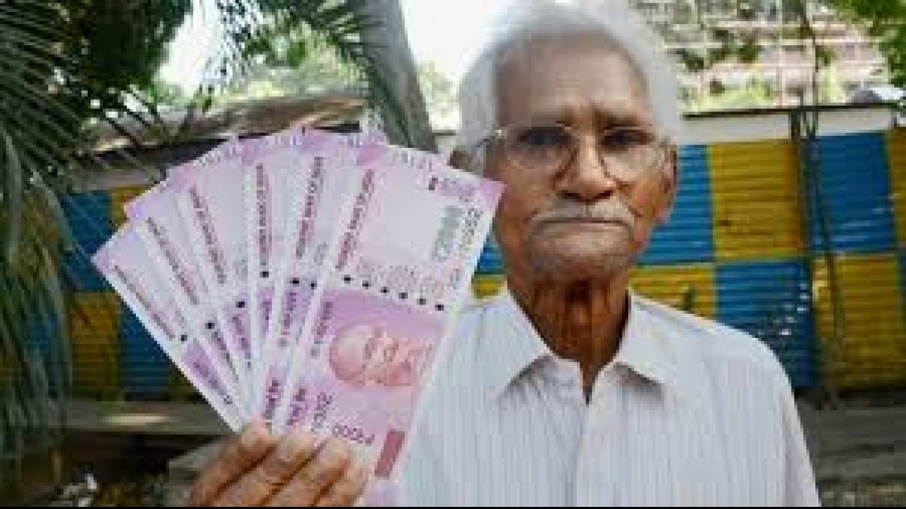 Demonetization: Man commits suicide, another collapses and dies in Kerala