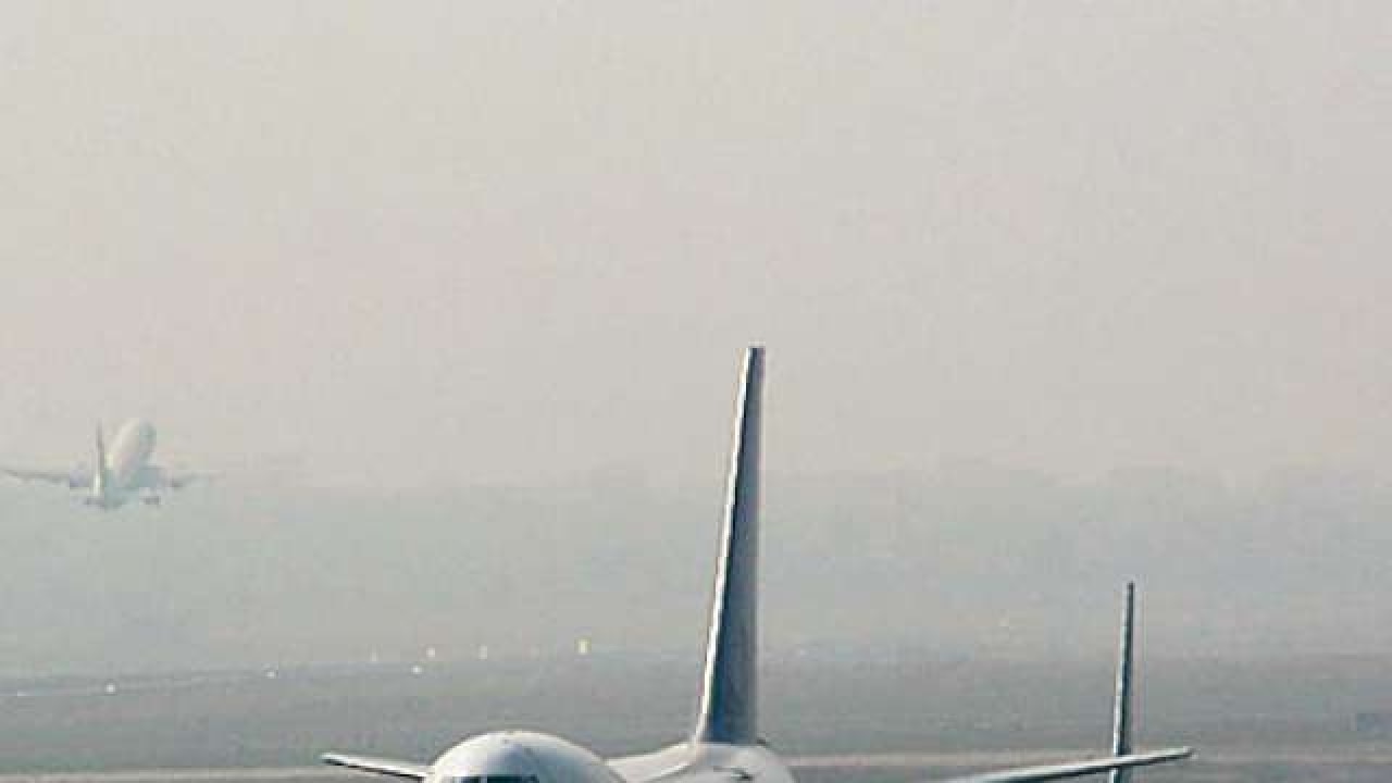Delhi: Fog disrupts flight operations at IGI airport