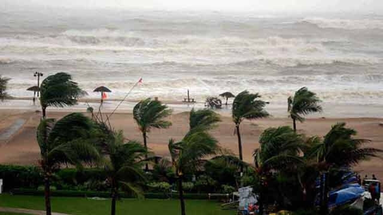 Cyclone Vardah to cross Bay of Bengal, Tamil Nadu and Andhra Pradesh on ...