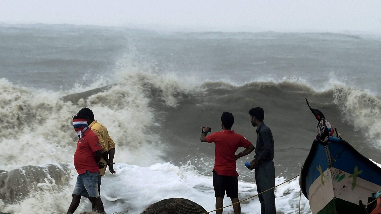 Cyclone Vardah: Restoration of power supply underway in Nellore