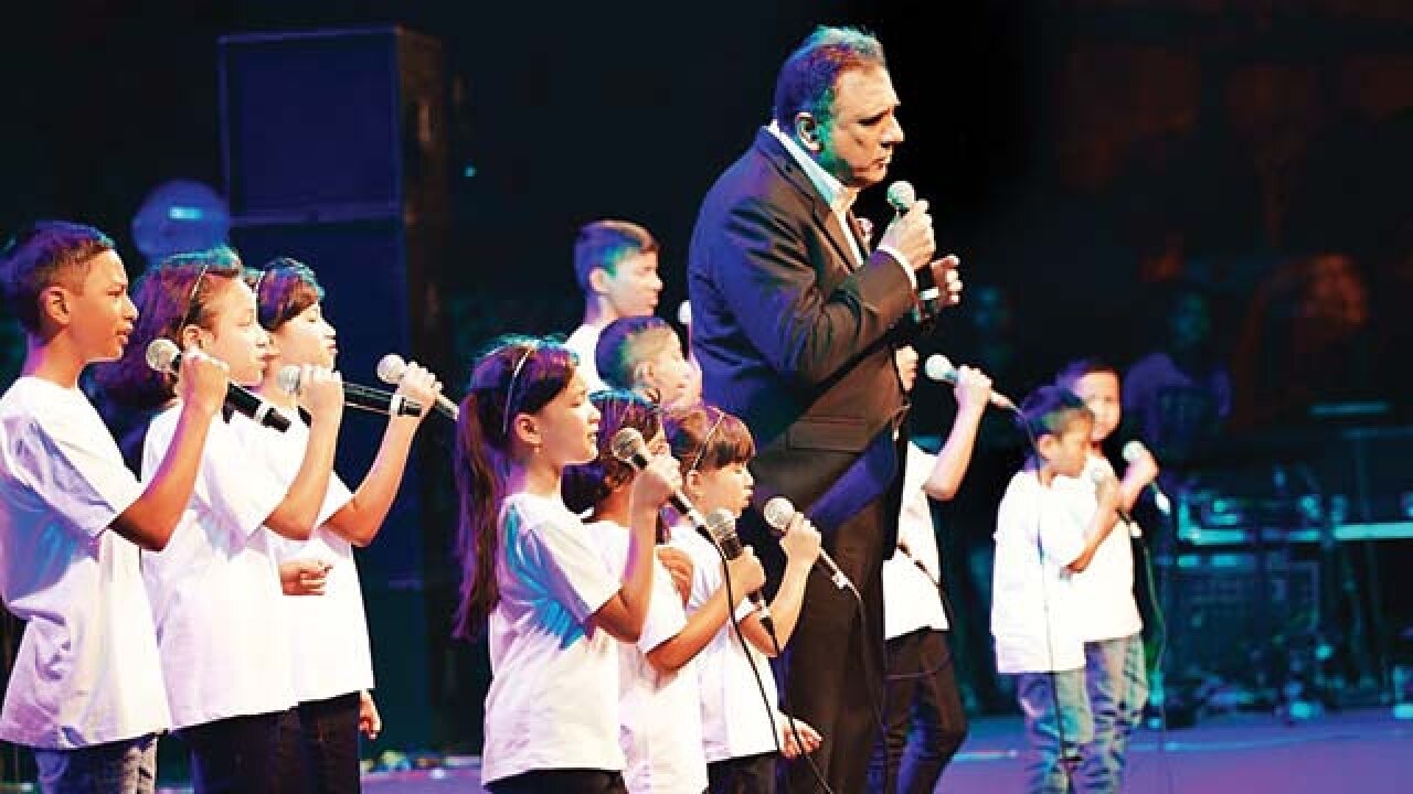 Boman Irani sings in a choir
