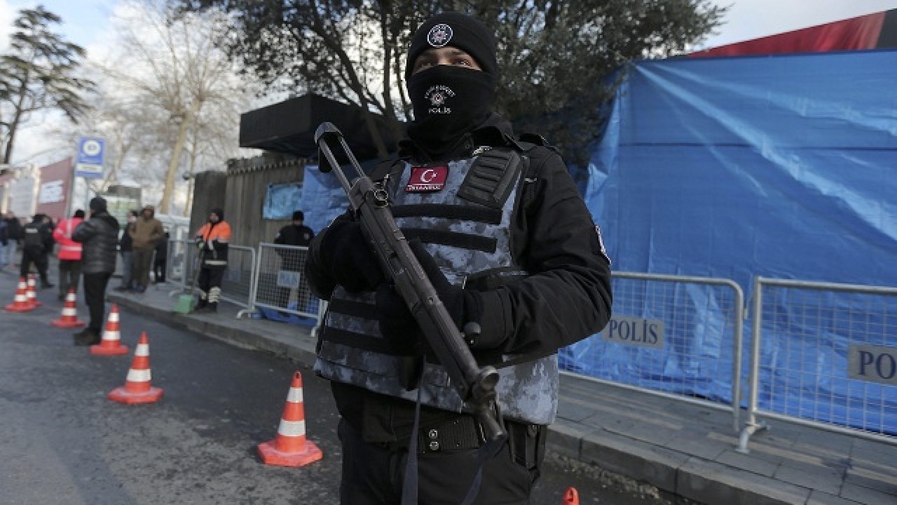 Suspect in Istanbul club attack who killed 39 still at large