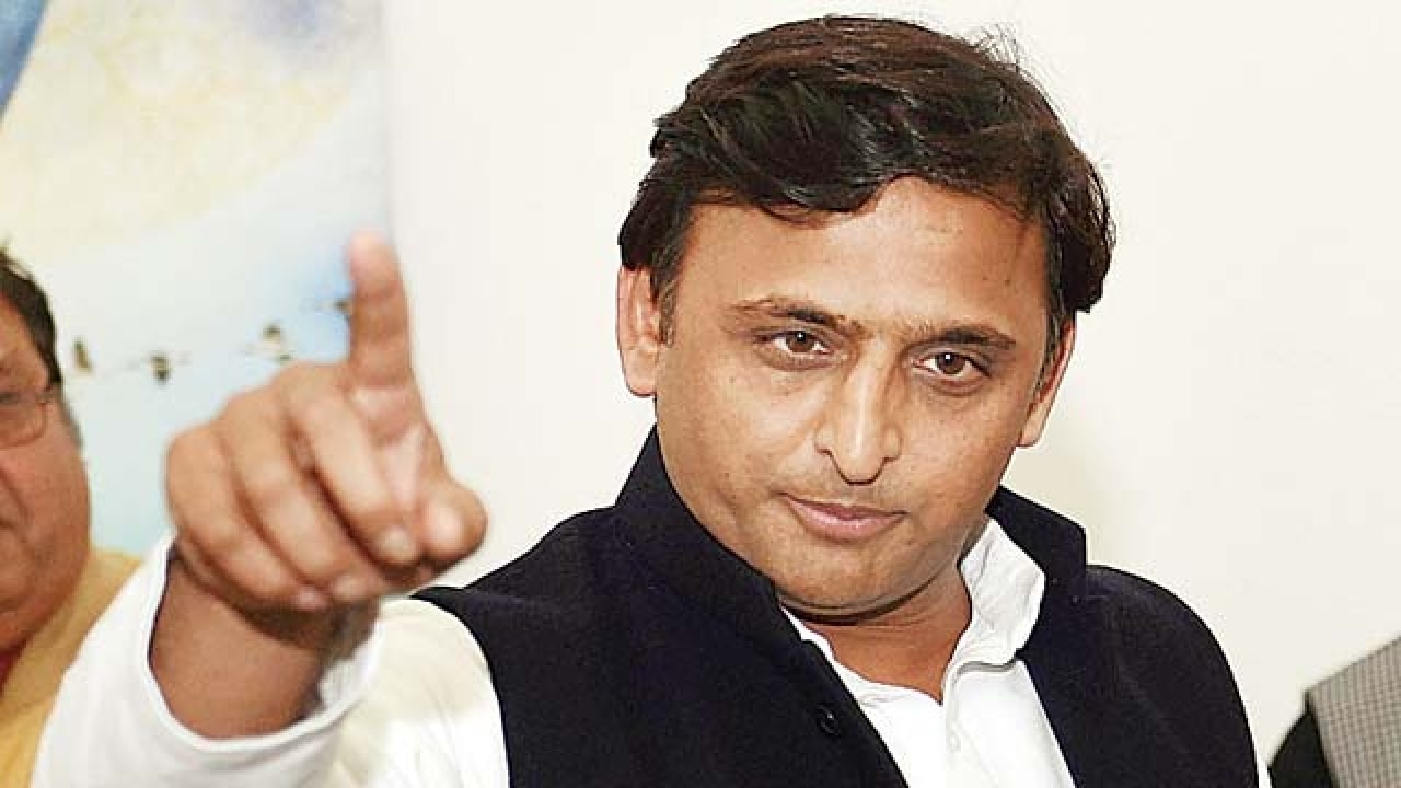 Akhilesh freezes SP's bank accounts