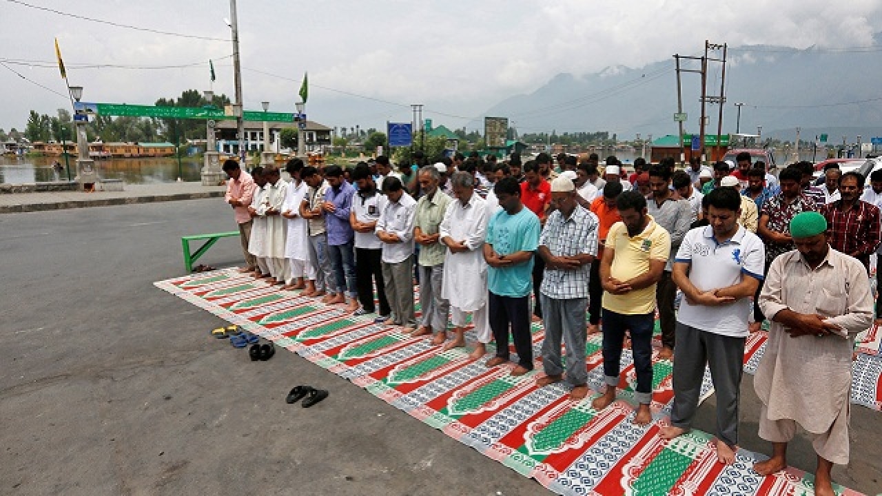 Pakistan: 'Uniform prayer timings' to be introduced for all sects