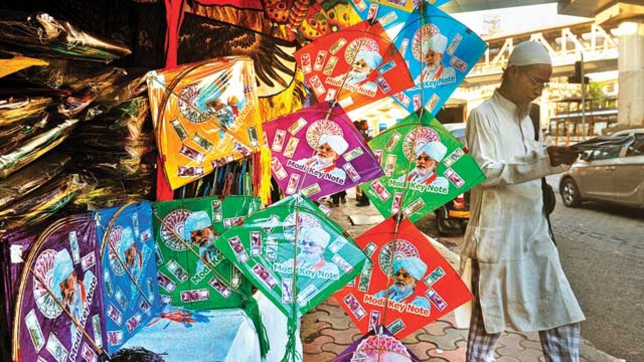 Kites with new currency note designs trending