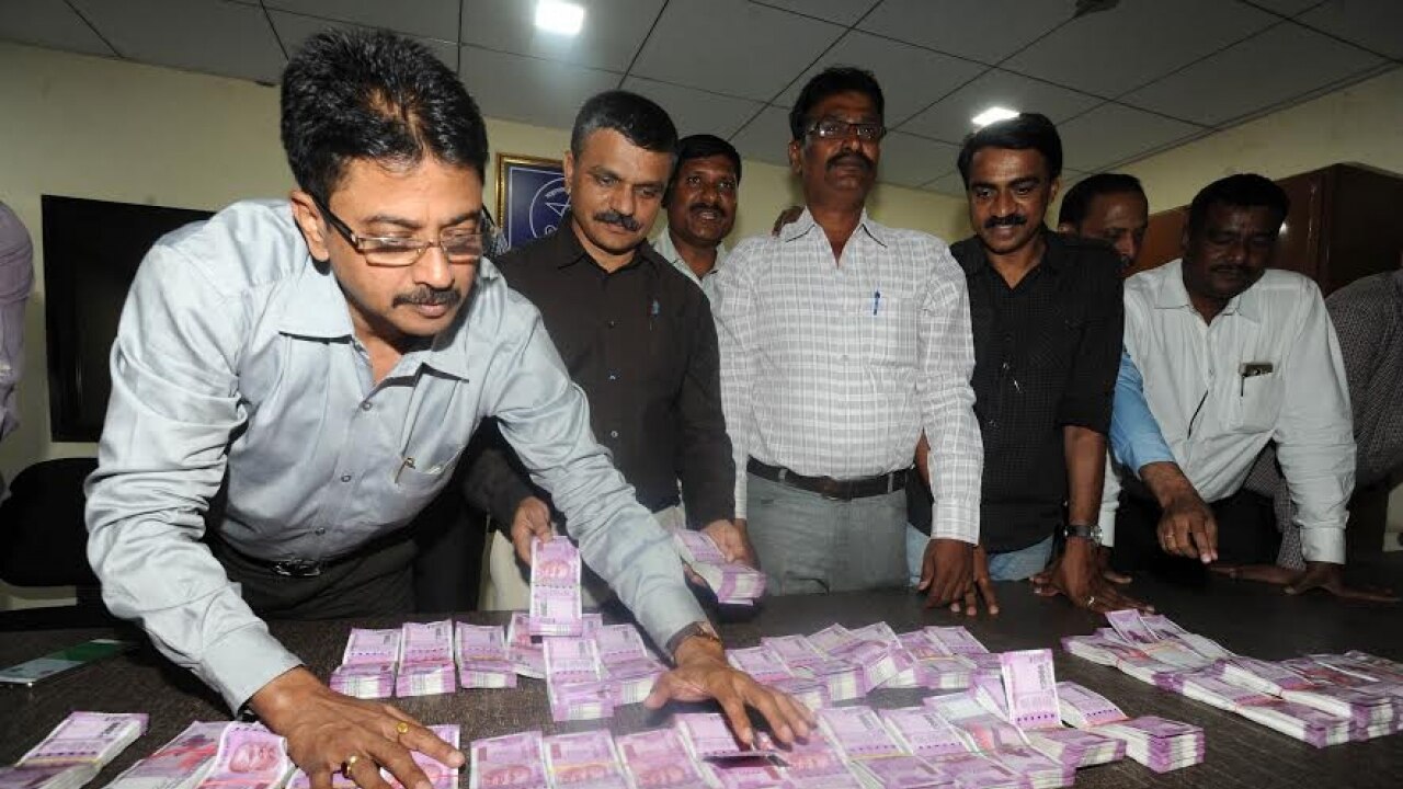 Demonetization: I-T dept unearths black money racket of over Rs 1,550 crore