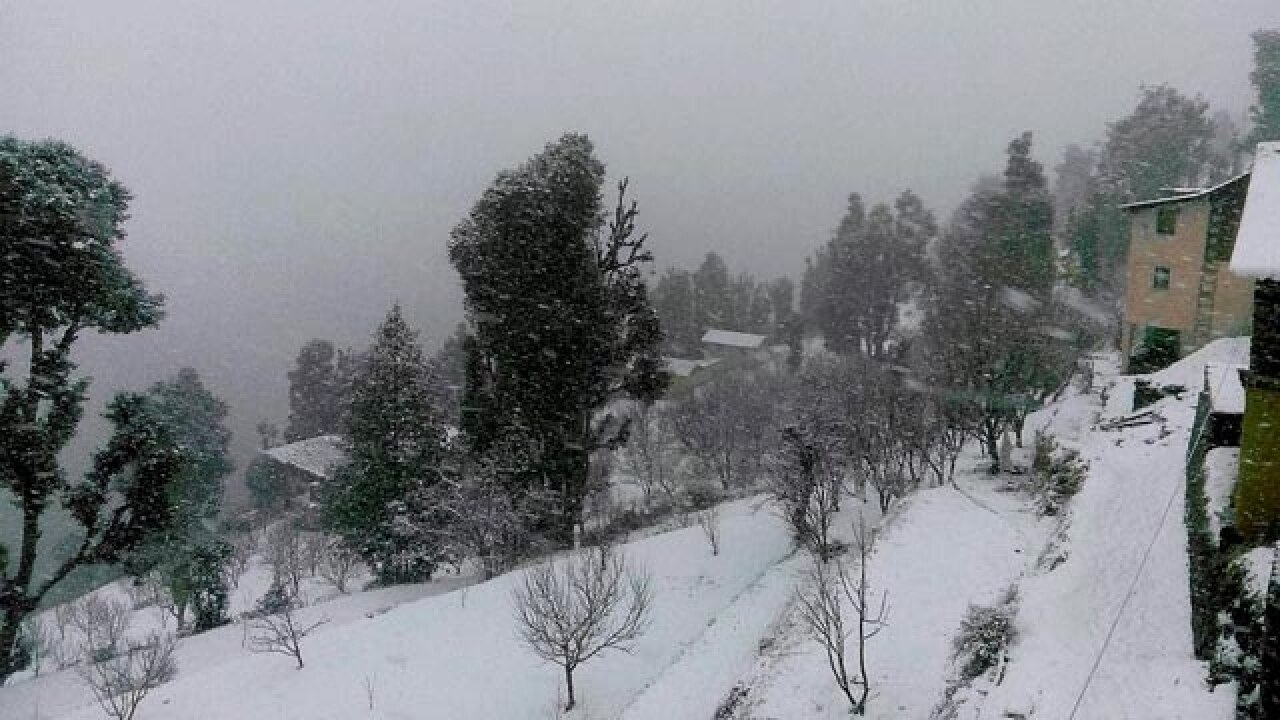 Dozens killed as heavy snow blankets parts of Afghanistan, Pakistan