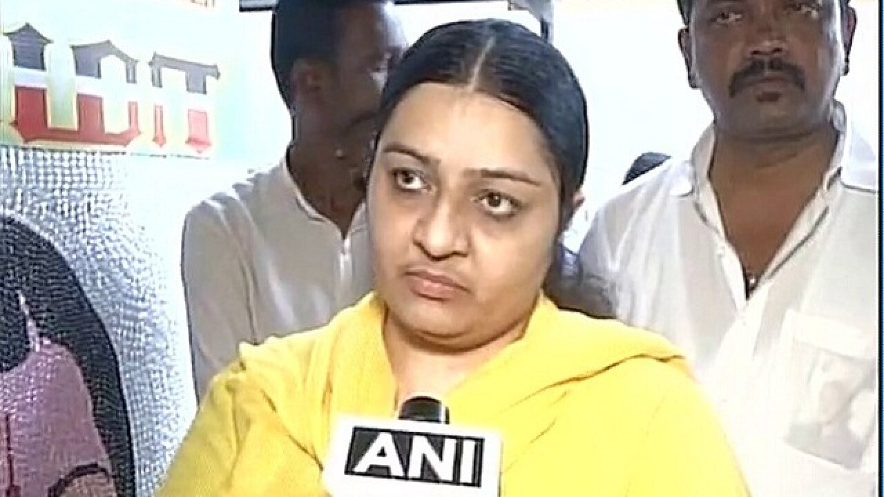 Jayalalithaa's niece voices dissent against Sasikala, will announce ...