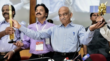 These pics of ISRO's historic launch of 104 satellites will make EVERY ...