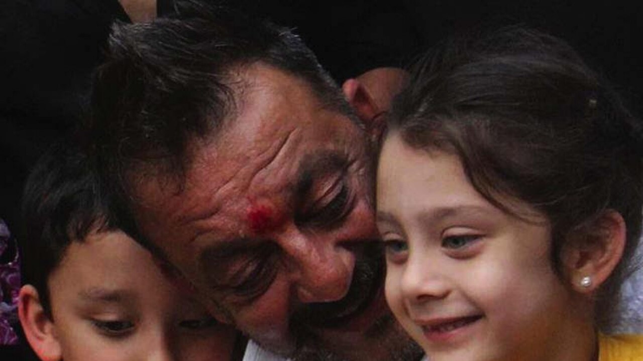 Guess which song is making Sanjay Dutt's little bundles of joy dance?