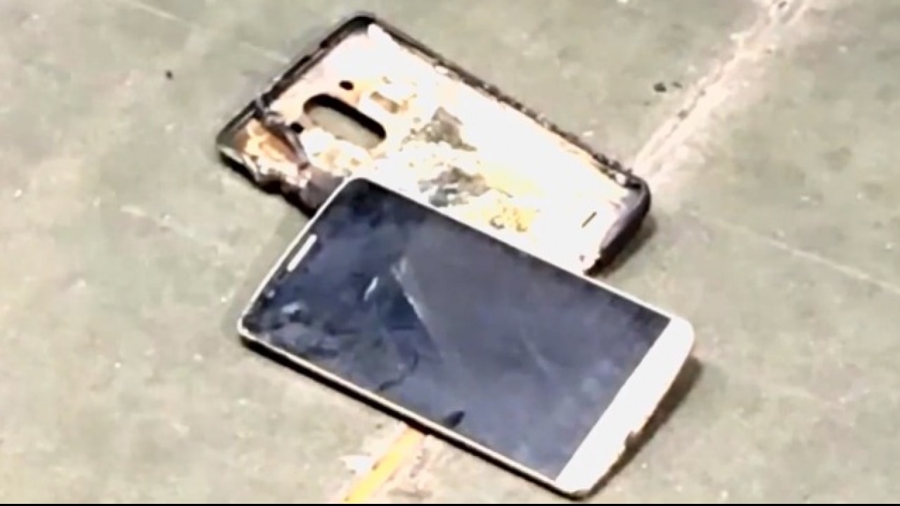 WATCH: US man takes off pants as cellphone catches fire in pocket