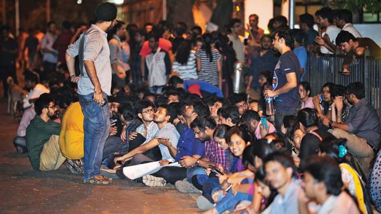 Resident doctors continue protest