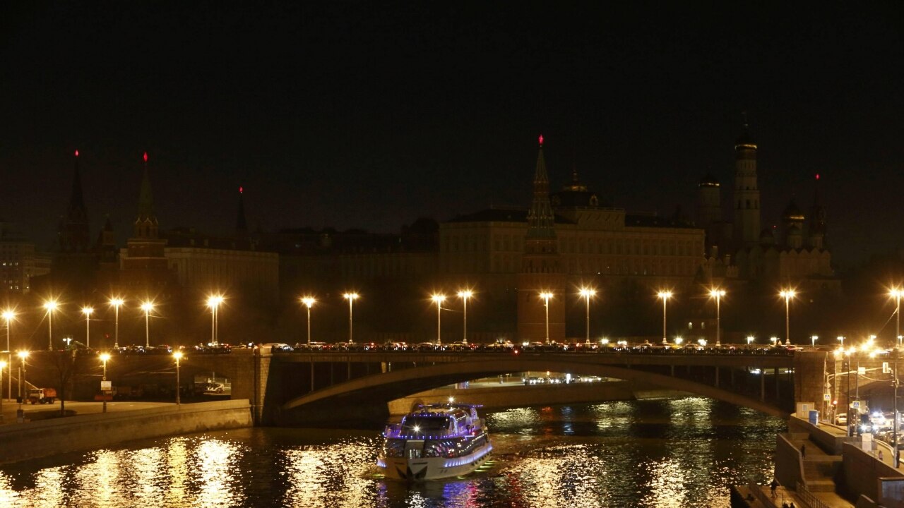 Earth Hour 2017: Cities around the world plunge into darkness to raise ...