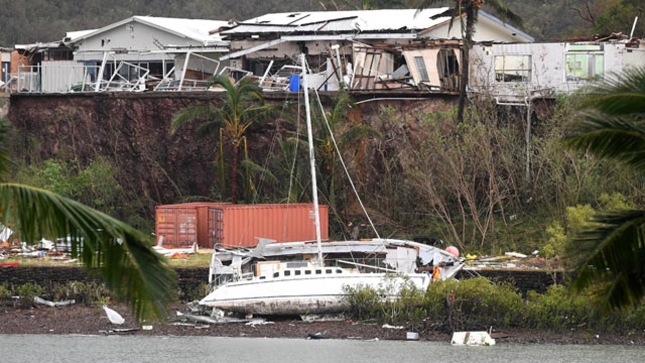 Cyclone Debbie: Army assesses damage after storm 'absolutely smashes ...