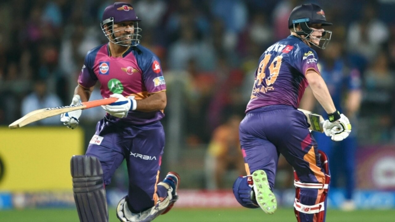 IPL 2017: Steve Smith is sure to win hearts as he SHUTS DOWN MS Dhoni's ...