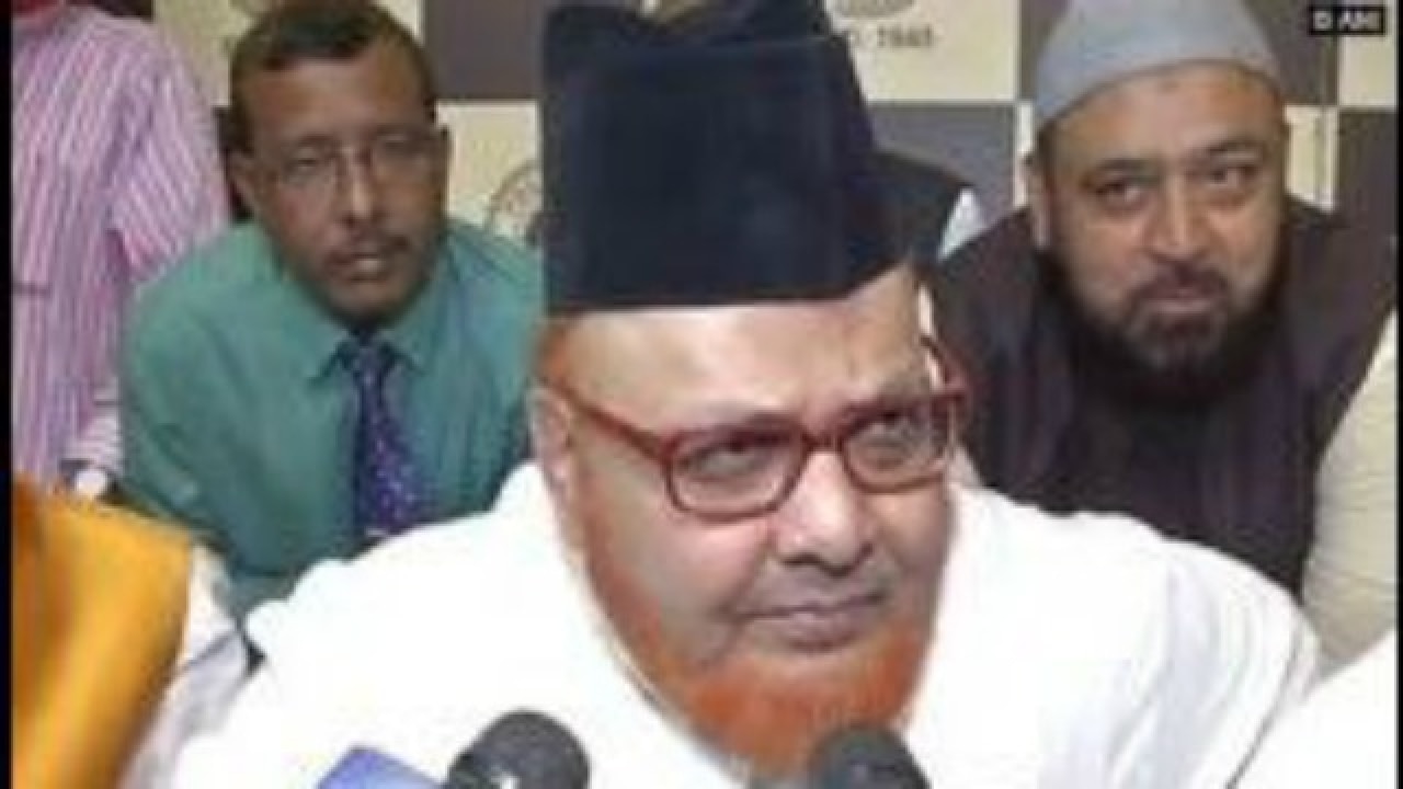 Controversial Kolkata Imam Barkati booked for not removing red beacon ...