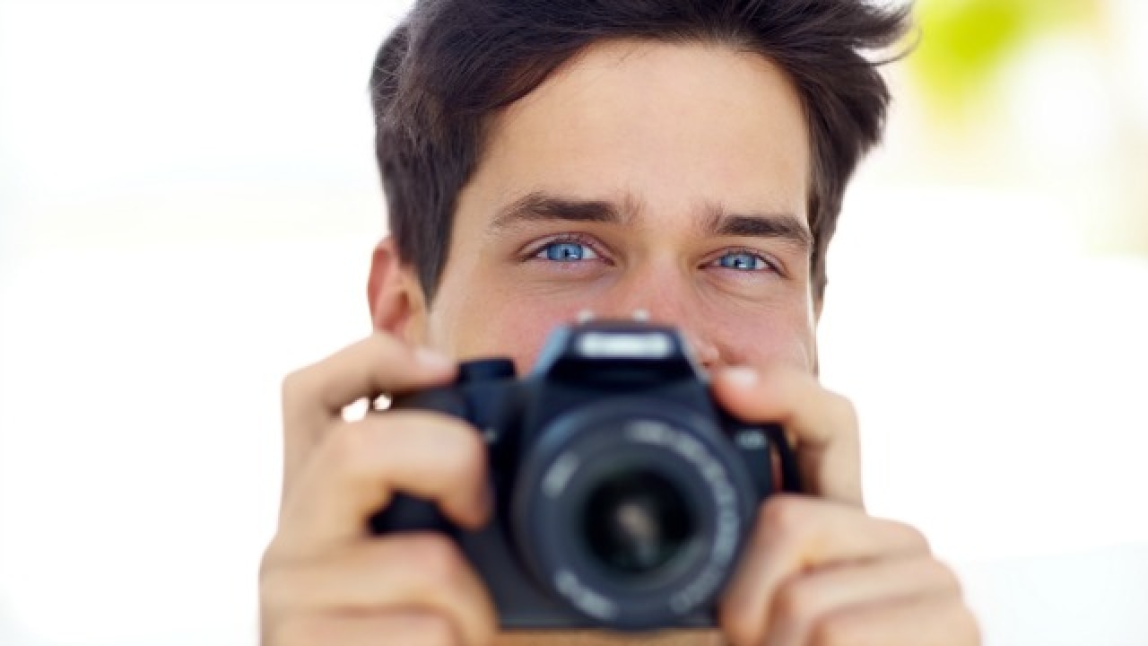 Only photography diploma holders can click tourists at monuments, says ASI