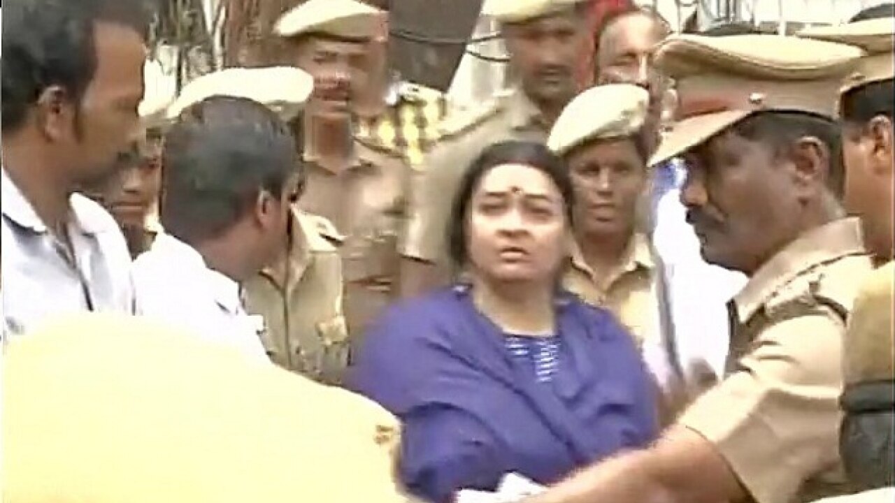 Tamil Nadu: Jayalalithaa’s niece Deepa Jayakumar stopped at Poes Garden ...