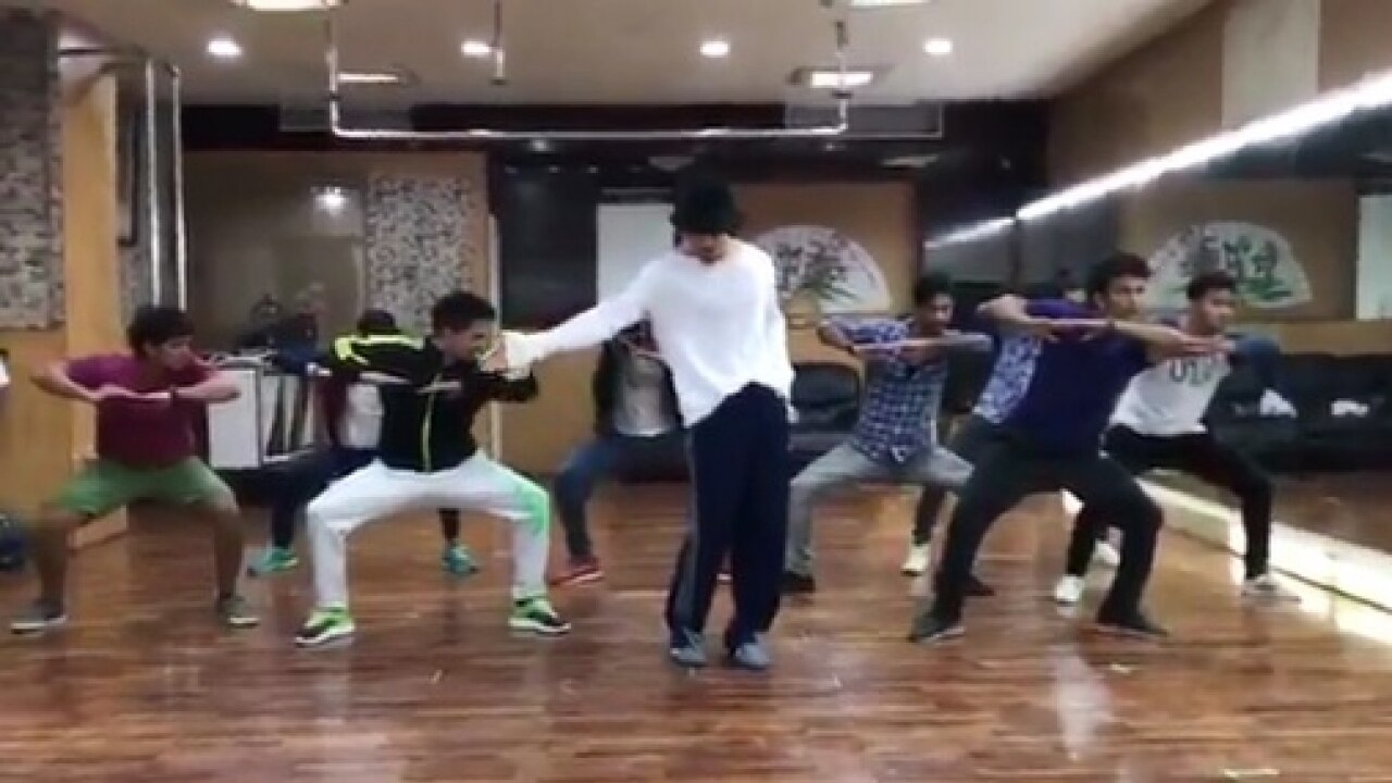 Tiger Shroff packs the iconic moves of Michael Jackson in less than a ...