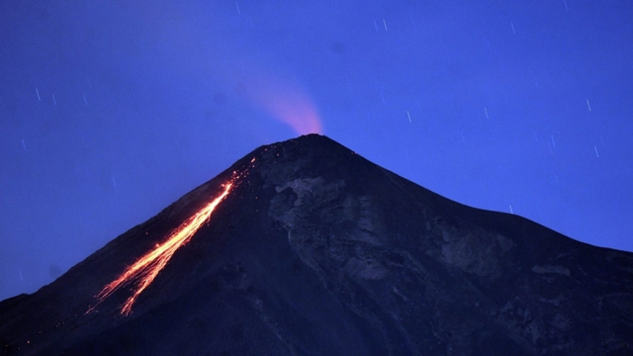 10 injured as volcano erupts on Indonesia's main Java island