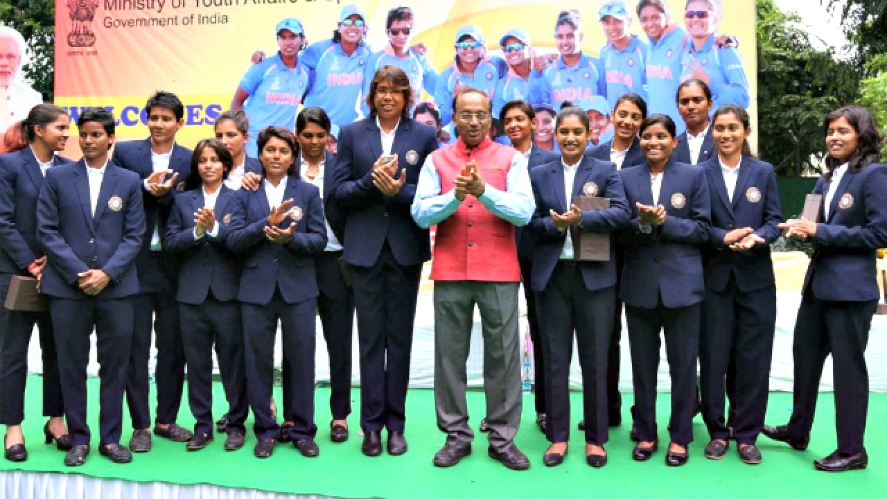 Sports Minister Vijay Goel felicitates Indian women's cricket team for ...