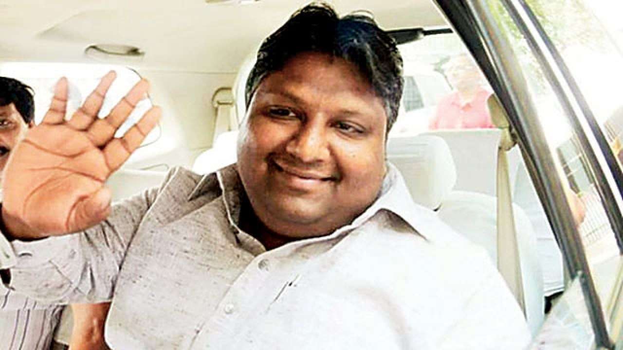 Minister pays surprise visit to Food and Civil Supplies HQ