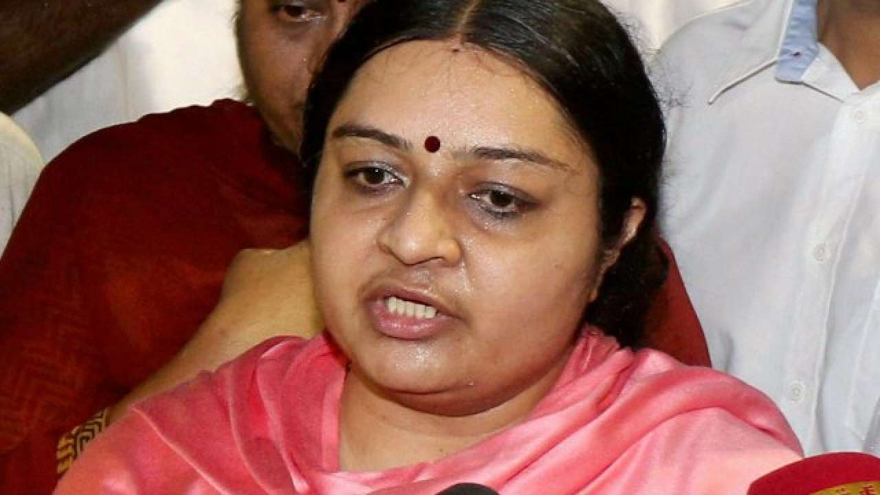 TN: Deepa opposes plans to convert Jayalalithaa's residence into memorial