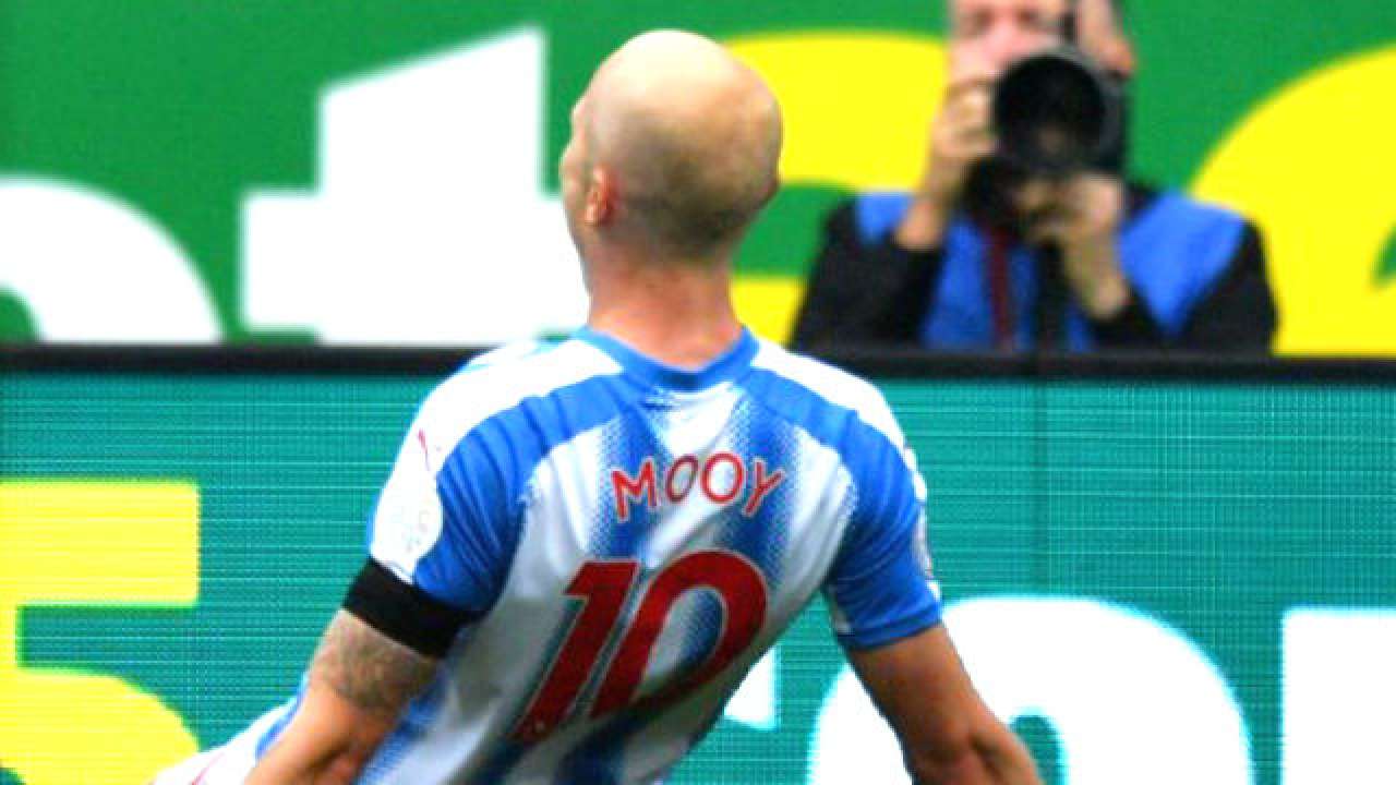 Premier League 2017-18: Aaron Mooy strikes as Huddersfield edge ...