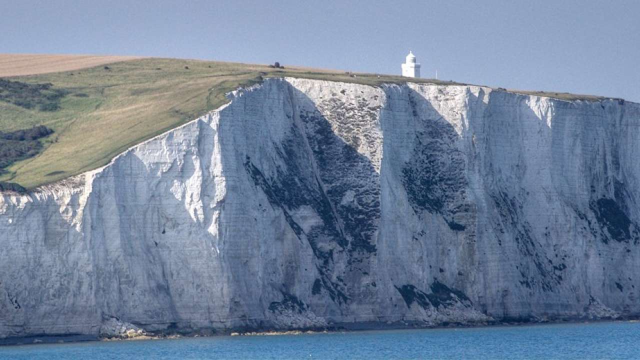 Scientists discover space dust in white cliffs of Dover