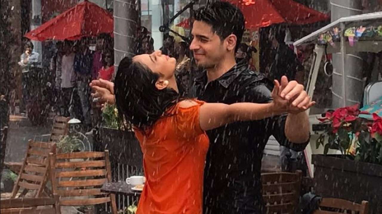 Sidharth Malhotra and Rakul Preet Singh get drenched romancing in rain!