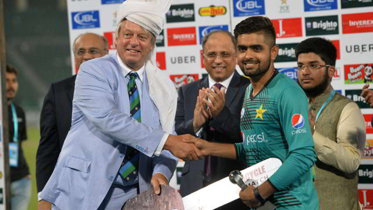 Pakistan smash their way to a thrilling 20-run victory over World XI
