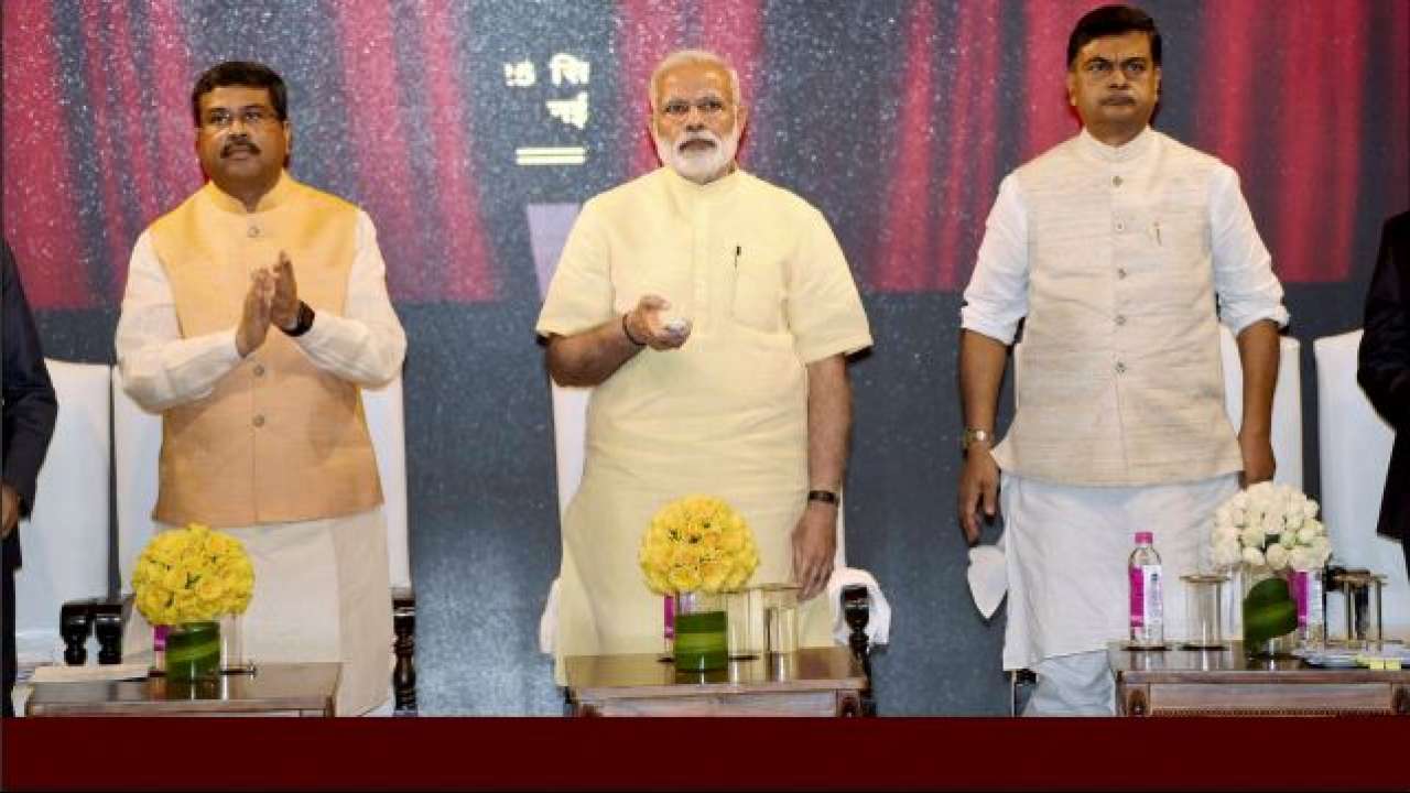 PM Modi urges ONGC to develop energy efficient electric stove