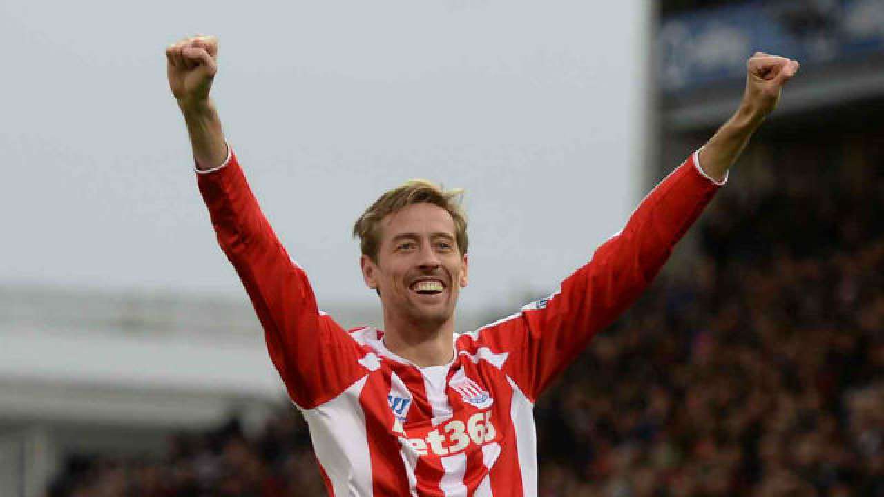 Premier League: Peter Crouch earns Stoke first victory since August