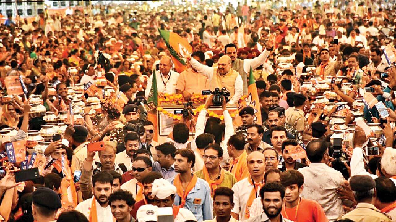 Amit Shah flags off yatra, slams Congress