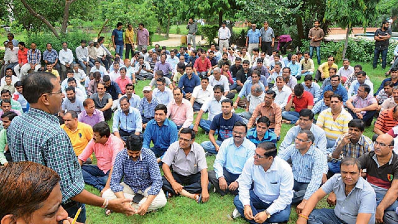 Six-day week set to make a comeback for government employees!