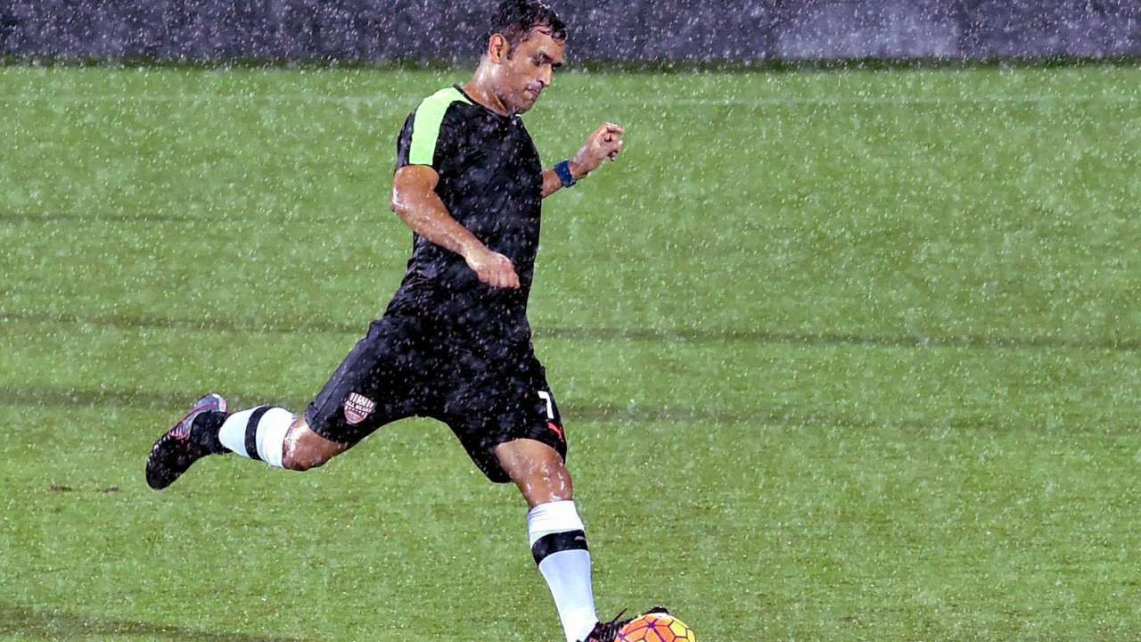 Bend it like MSD: Dhoni leads the way as Sportstars beat filmstars in ...