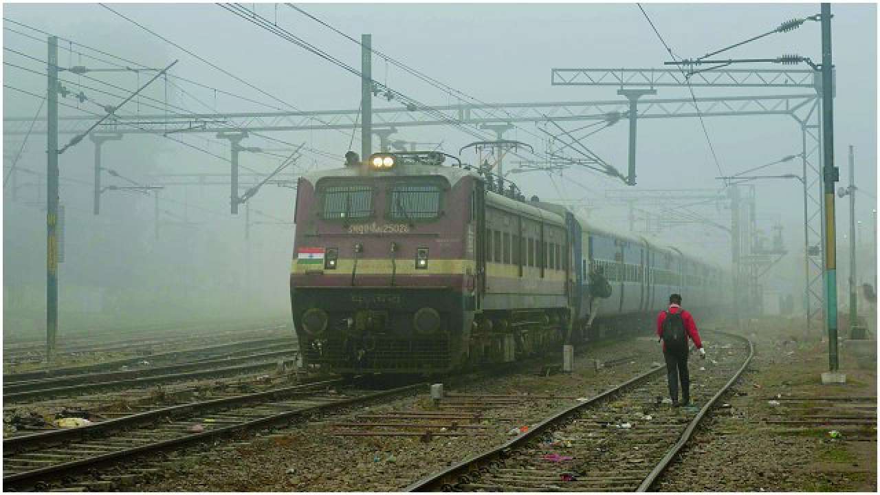 300 flights, 25 trains delayed as smog hits visibility