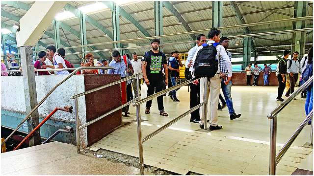 Ramp at Andheri station FOB a bane