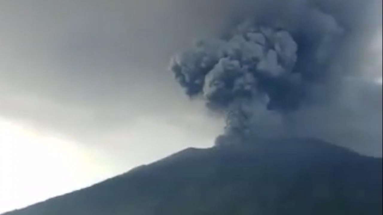 Watch: After warning of major volcanic eruption in Bali, 100,000 ...
