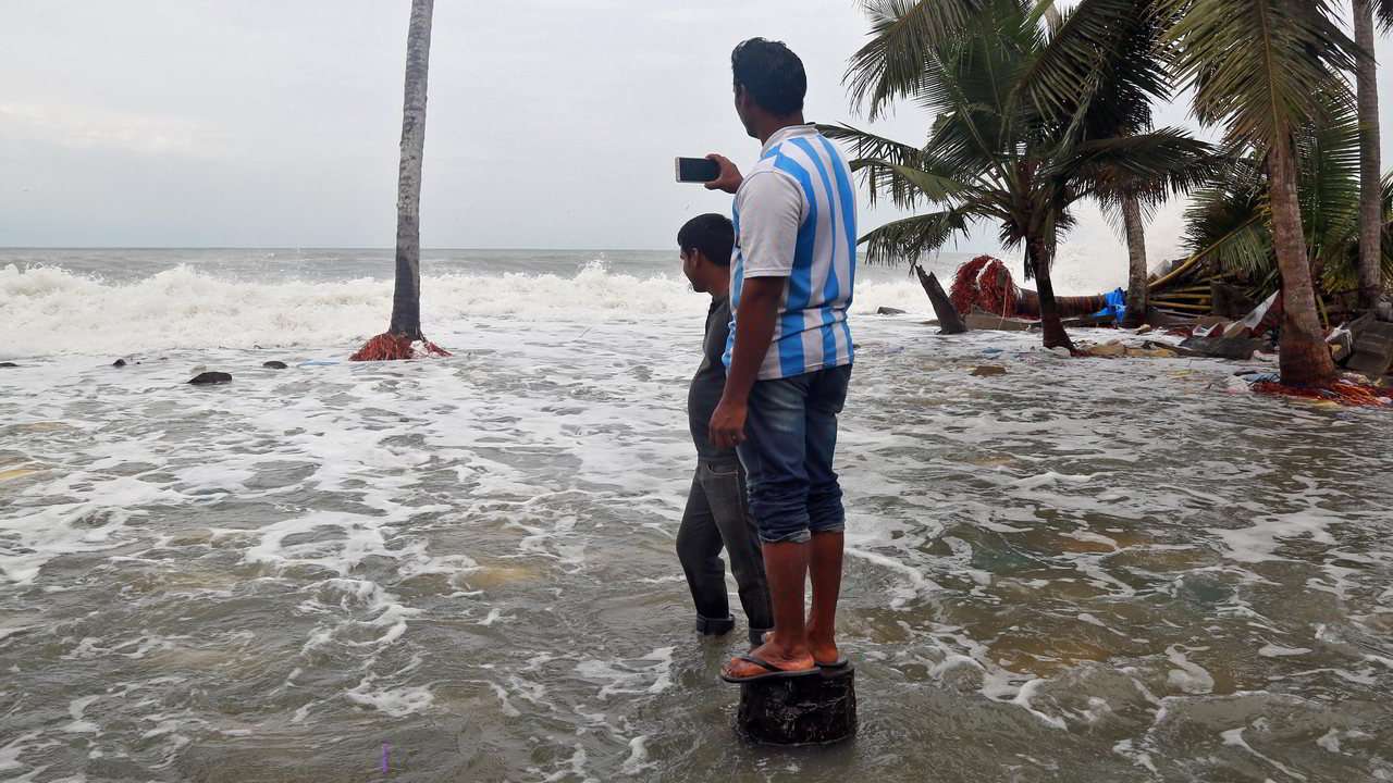 Cyclone Ockhi: 531 fishermen rescued says Kerala CM; cyclone to move ...