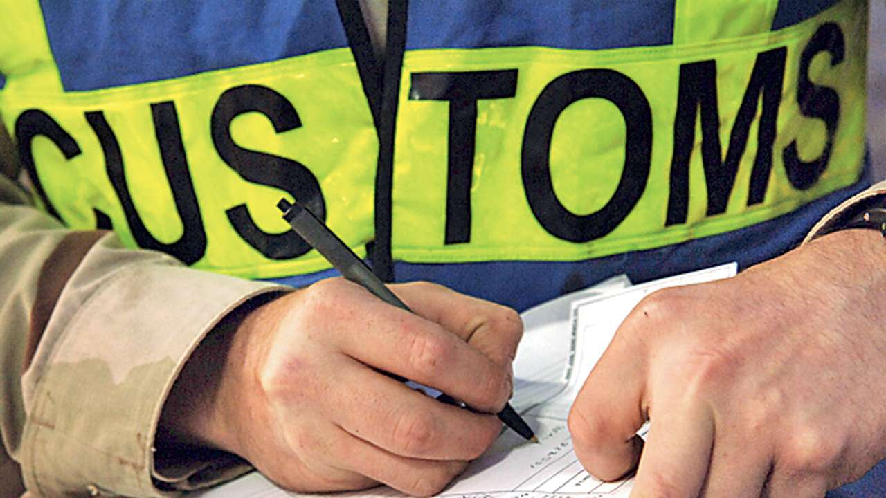 Now, CBI unearths kala dhan from Customs inspector